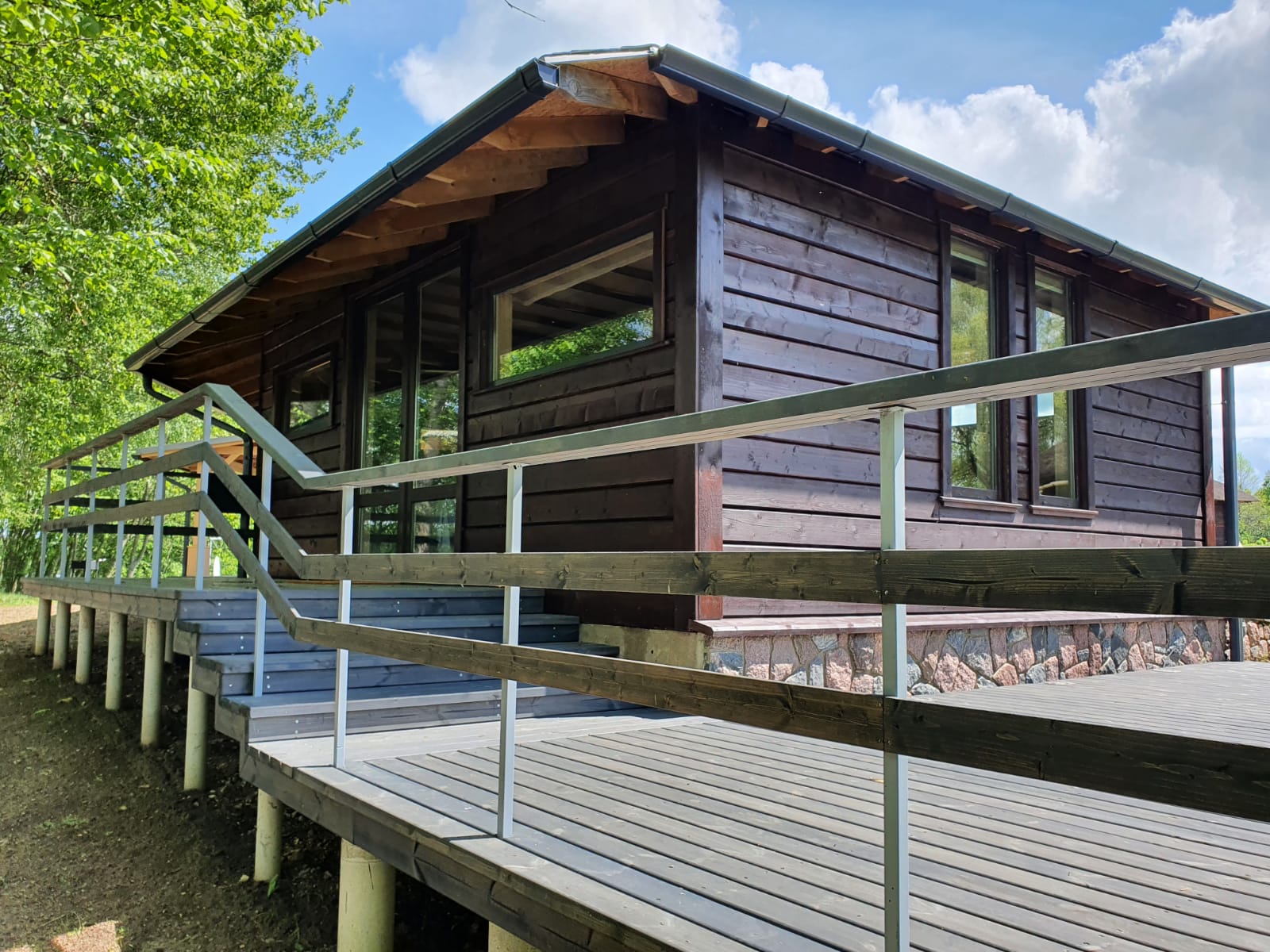 SKUJIŅA – Viesu Sēta Locu Sala - TripThis